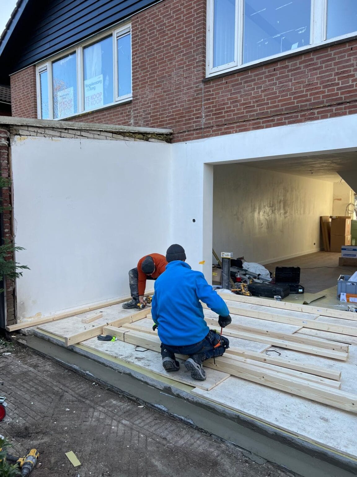 Latei plaatsen | Opvangen draagmuur kosten & voordelen 2025